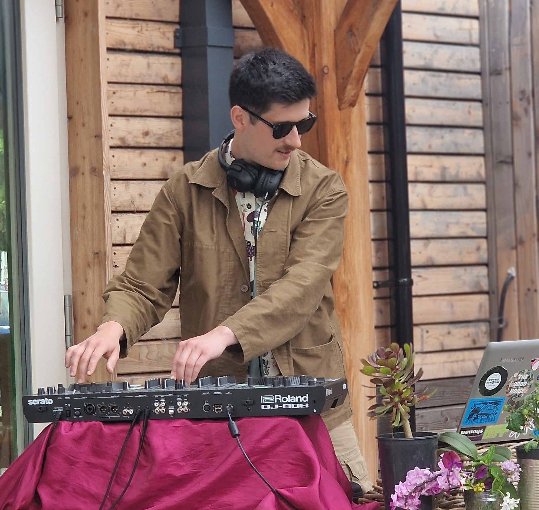 DANCE4PLANTS – Svara Radio