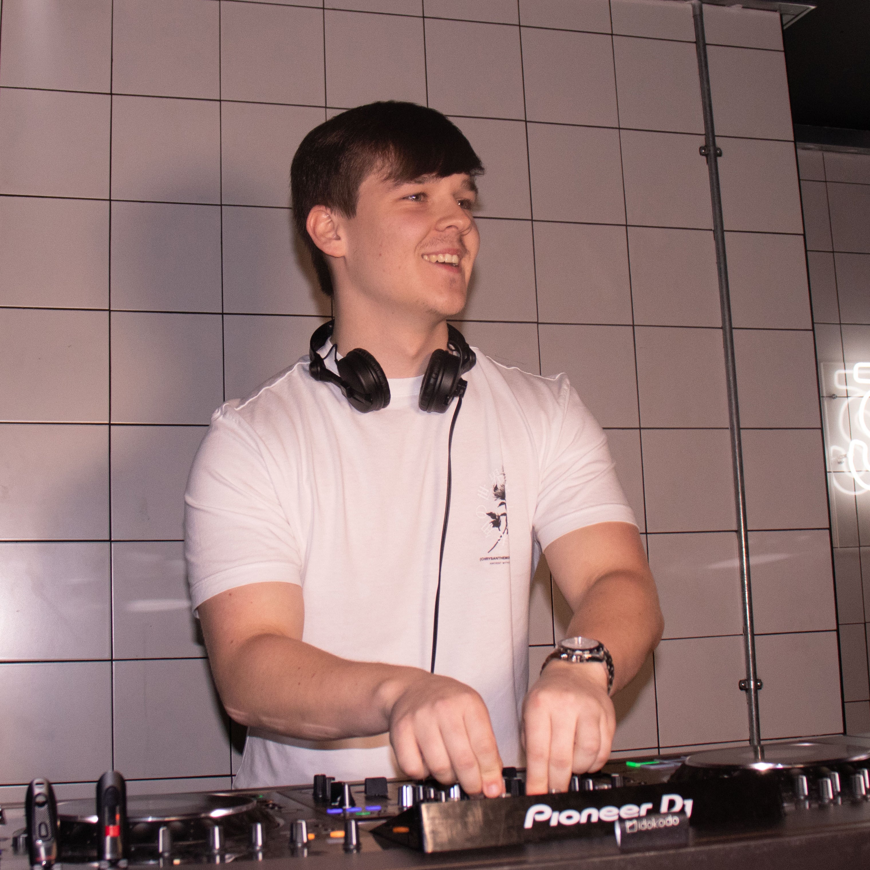 Adam Jones: Tech House 30.9.23 – Svara Radio