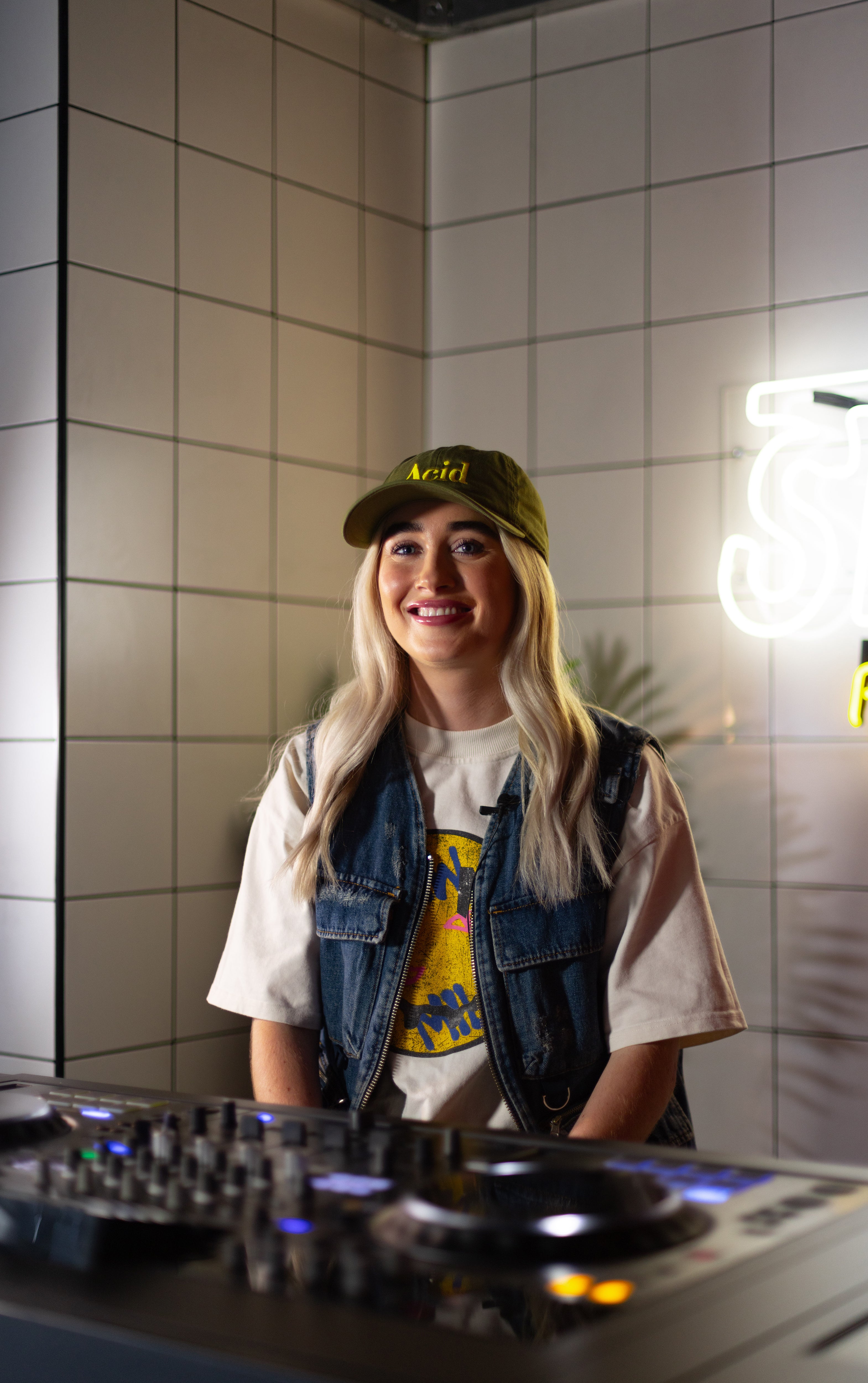 Paige Tomlinson – Svara Radio