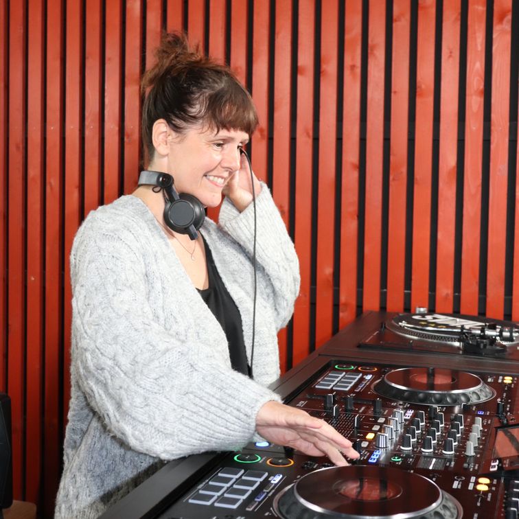 Clara B – Svara Radio